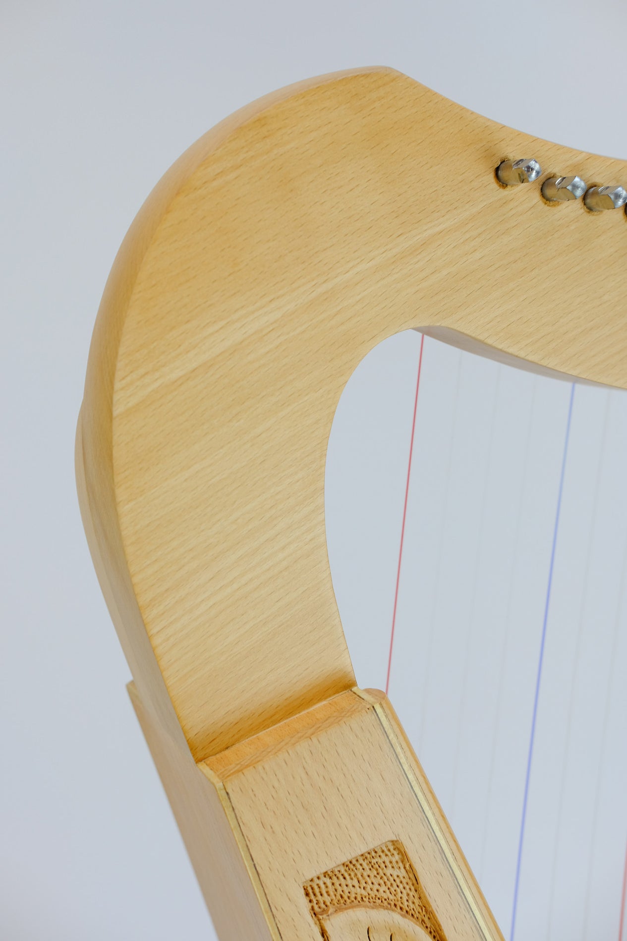 Heritage 19 String Knee Harp