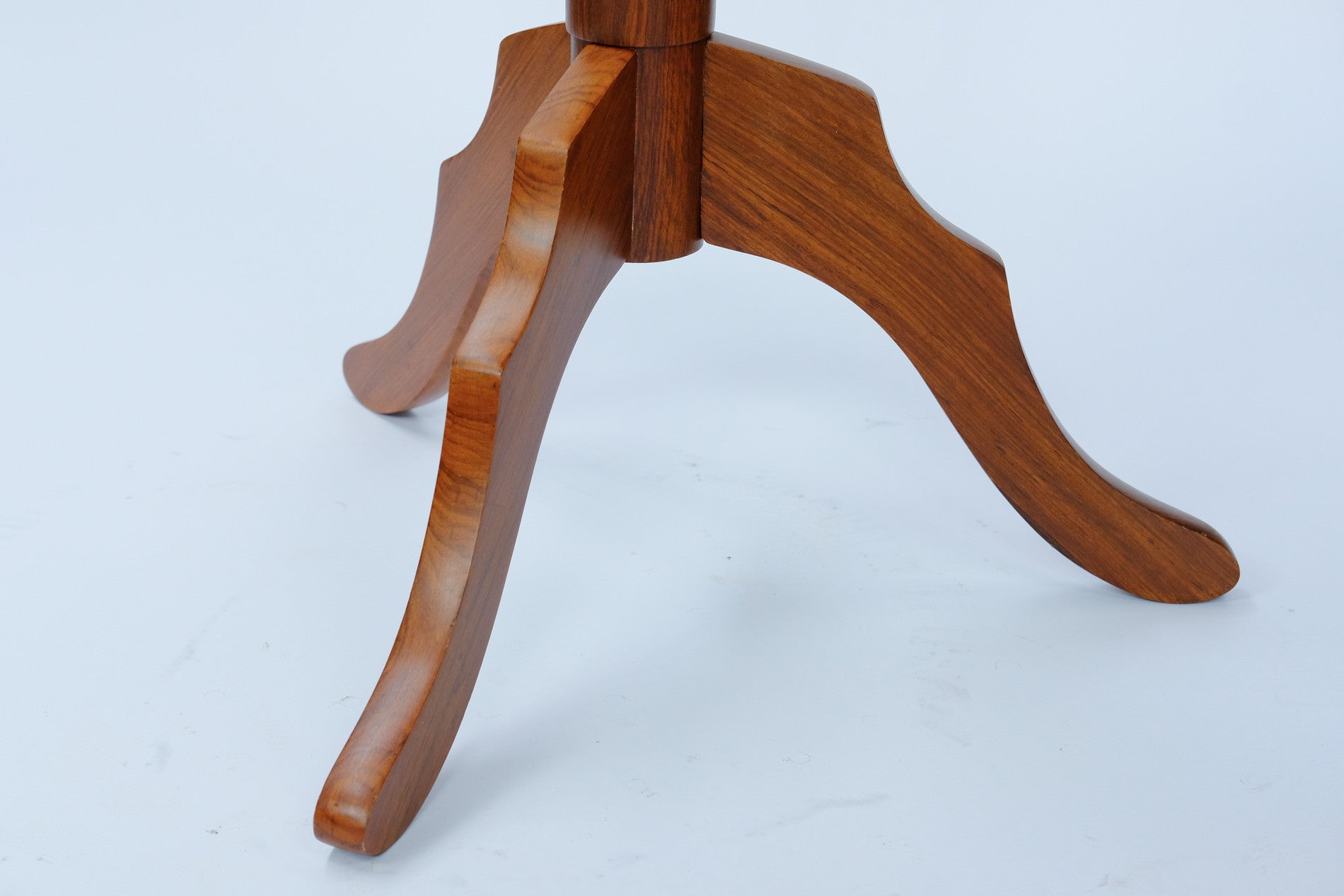 EMS Barley Twist Wooden Music Stand in Walnut (solid walnut)